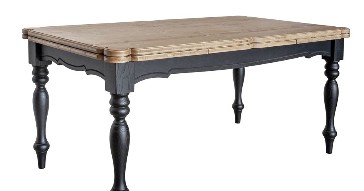Tavolo Indoor in Abete Nordico con Angoli Sagomati e Intarsi Made in Italy